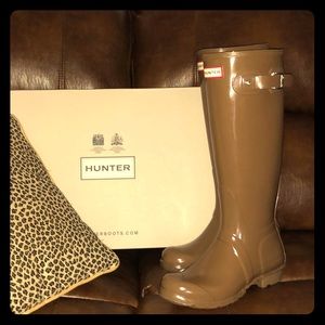 Hunter Shoes | Iso Burgundy Red Or Green Boots | Poshmark